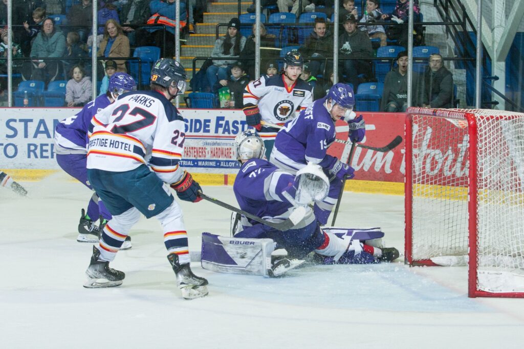 Silverbacks blank Vipers 3-0 | Salmon Arm Silverbacks
