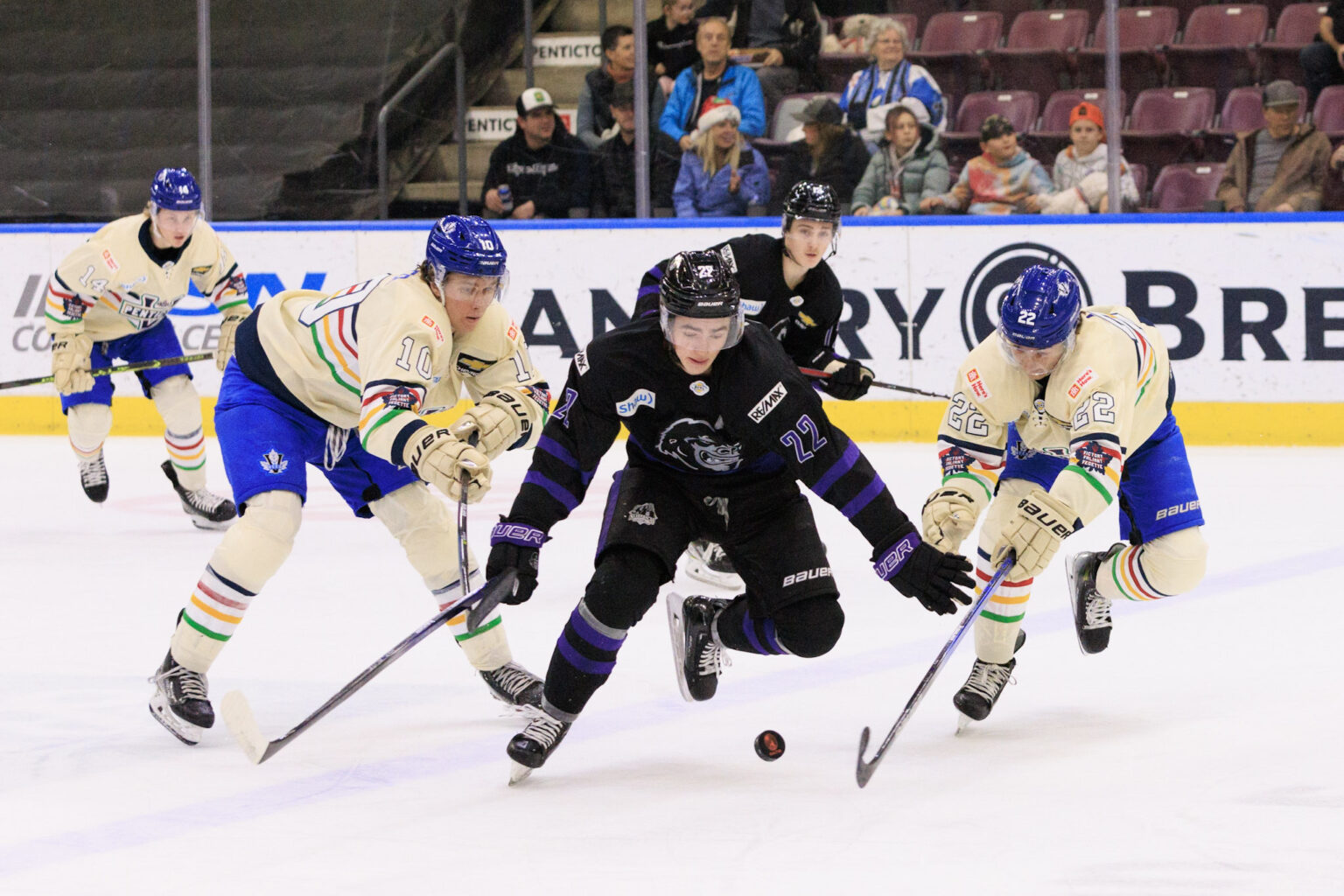 Silverbacks snap Penticton’s streak, sweeping 2-1 | Salmon Arm Silverbacks